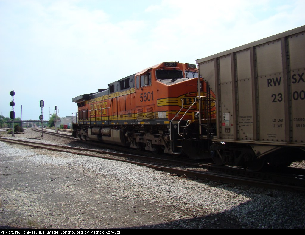 BNSF 5601
